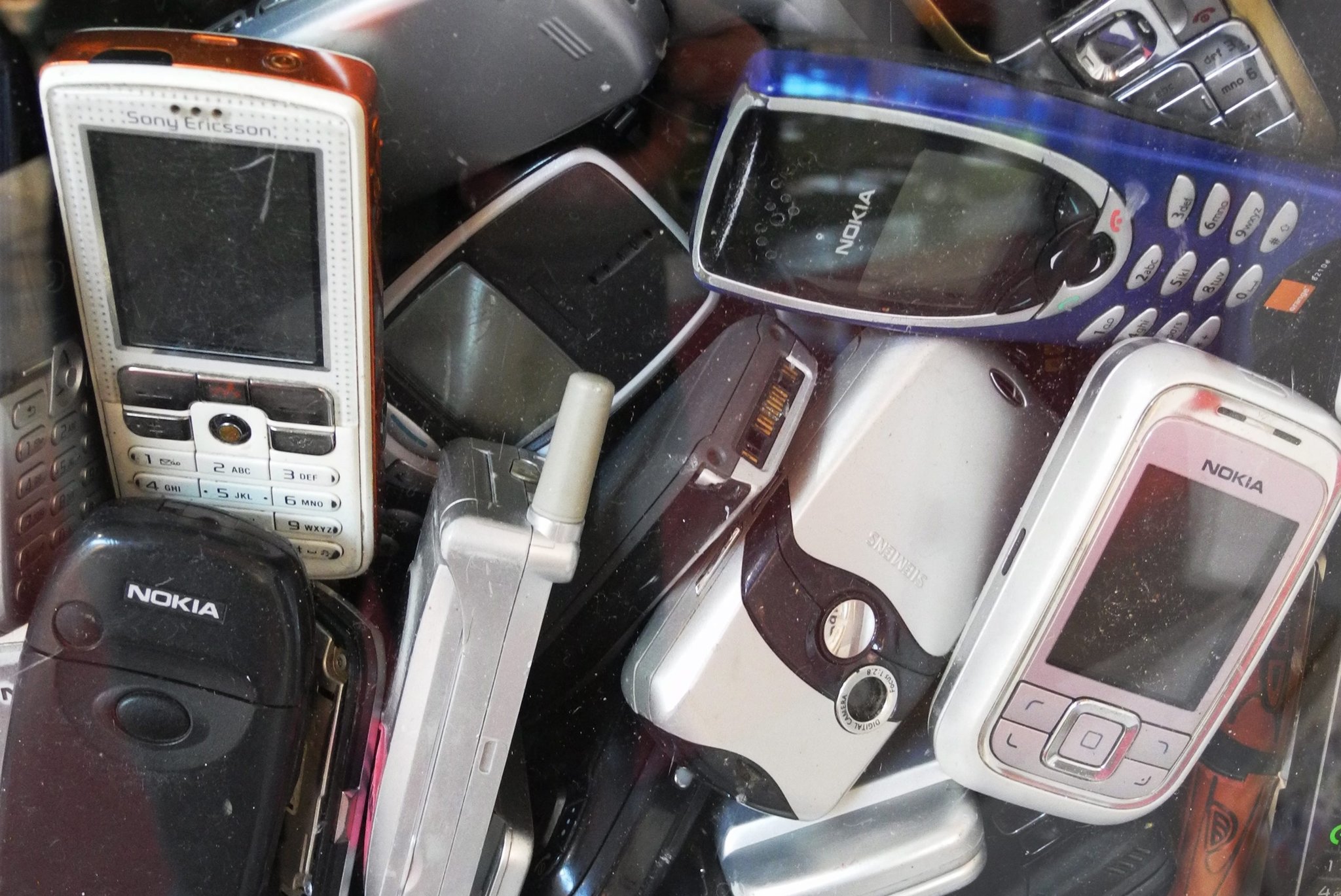 Do Cell Phones and Electronics Affect Global Warming? The Hidden Footprint