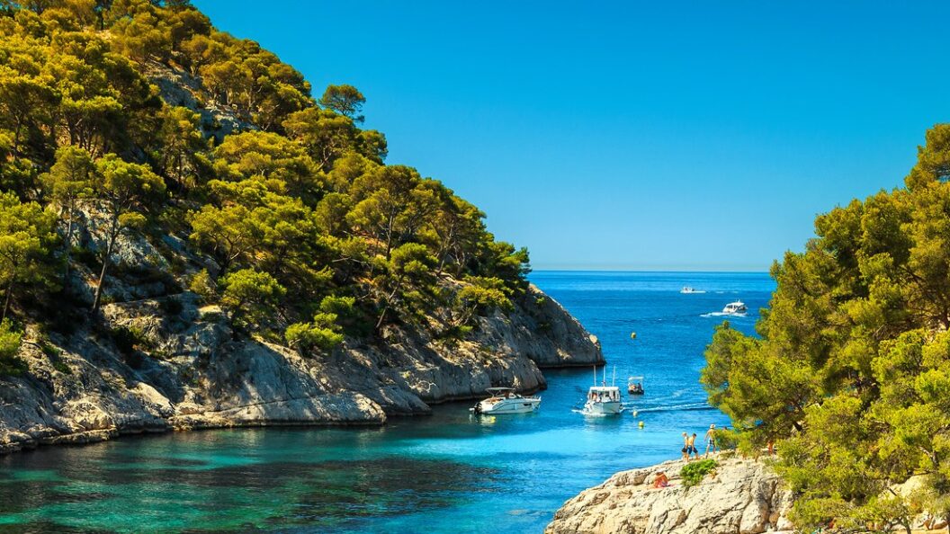 What Is France’s Climate? From Riviera Sunshine to Parisian Showers