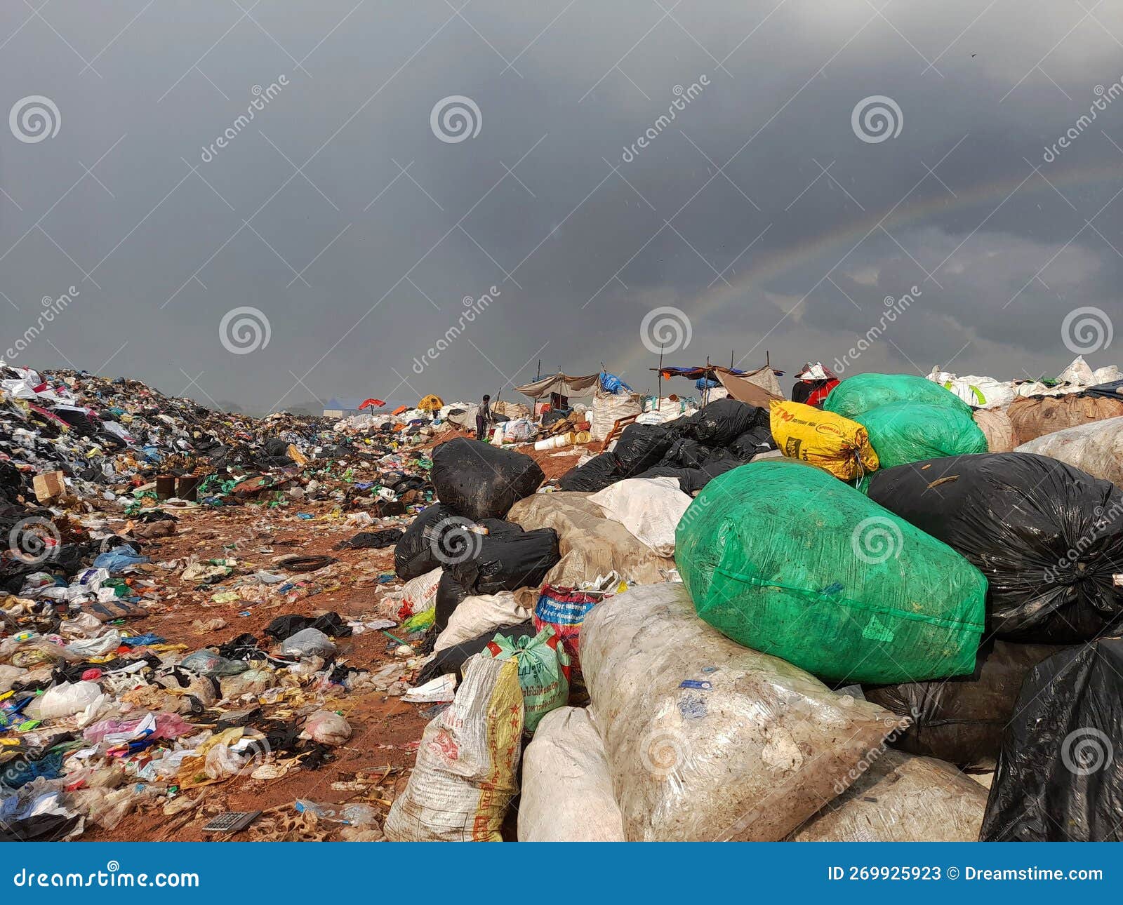 How Decomposition and Landfill Waste Contribute to Global Warming